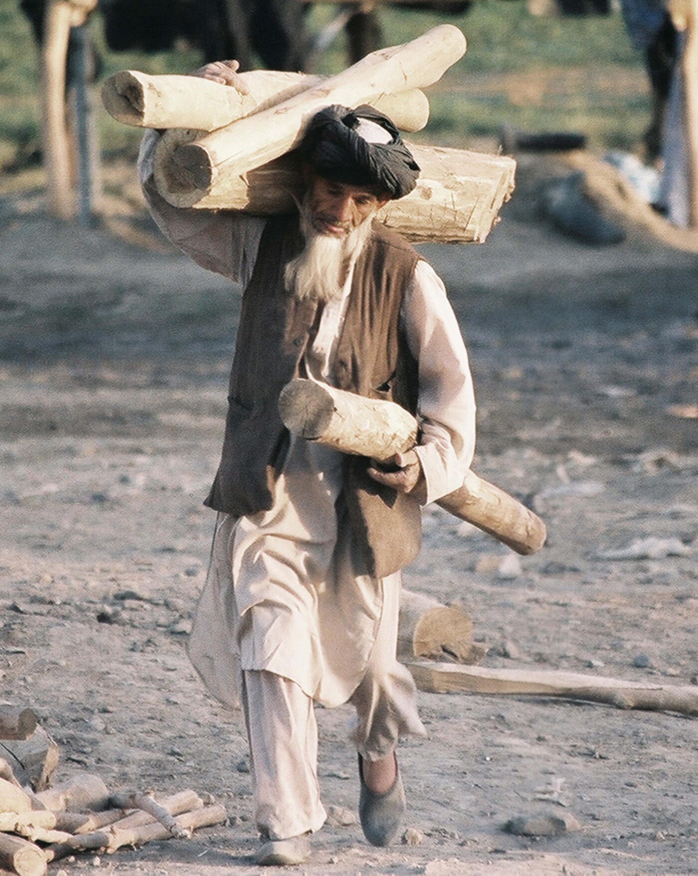 Man Carrying Wood : Jeff Shea